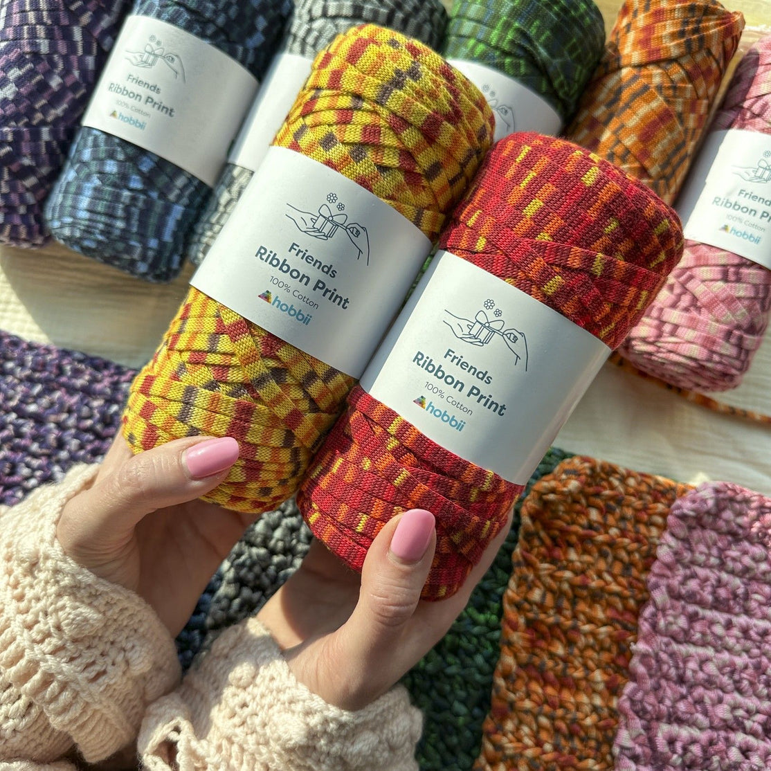 Friends Ribbon Print – Hobbii